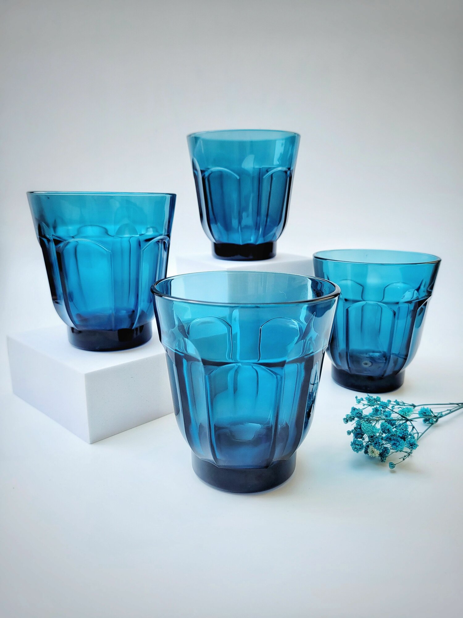 Набор стаканов низких синих Arcoroc "Roman" 2 шт, 250 мл. Закаленное, ударопрочное стекло, для сока, лимонада, коктейлей, пива, воды.