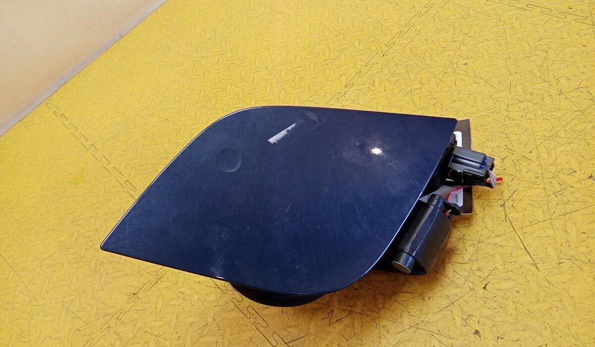 Лючок бензобака Focus III Ford 1746391