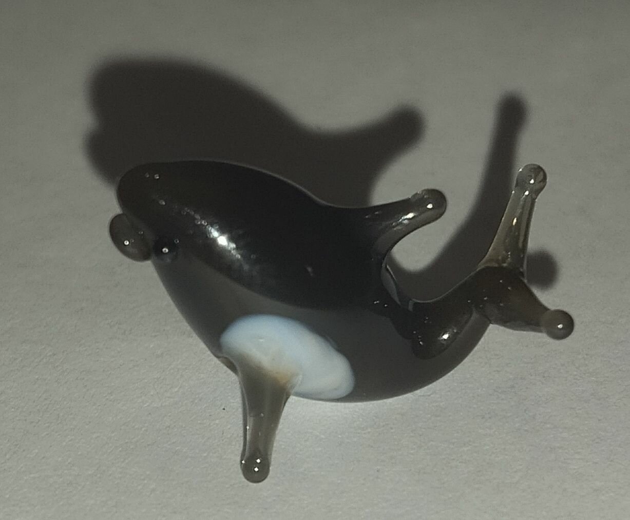 Стеклянная микро фигурка дельфин касатка