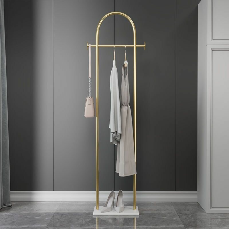 Напольная вешалка-рейл для одежды в прихожую стильная и прочная металлическая конструкция