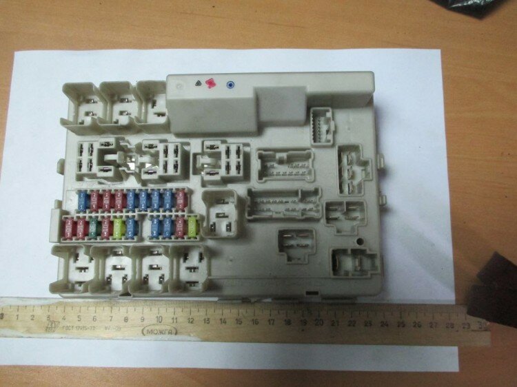 Блок предохранителей 284B7CA01A Ниссан Мурано Z50 - Средняя часть на 2,5-3,5 литра 284B7CA016