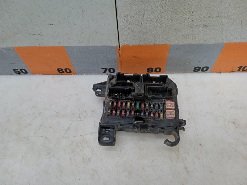 Б/У дефект, Мазда Трибьют Блок предохранителей Mazda Tribute 2001 288699 MAZDA арт. YL8414N068AF, 1