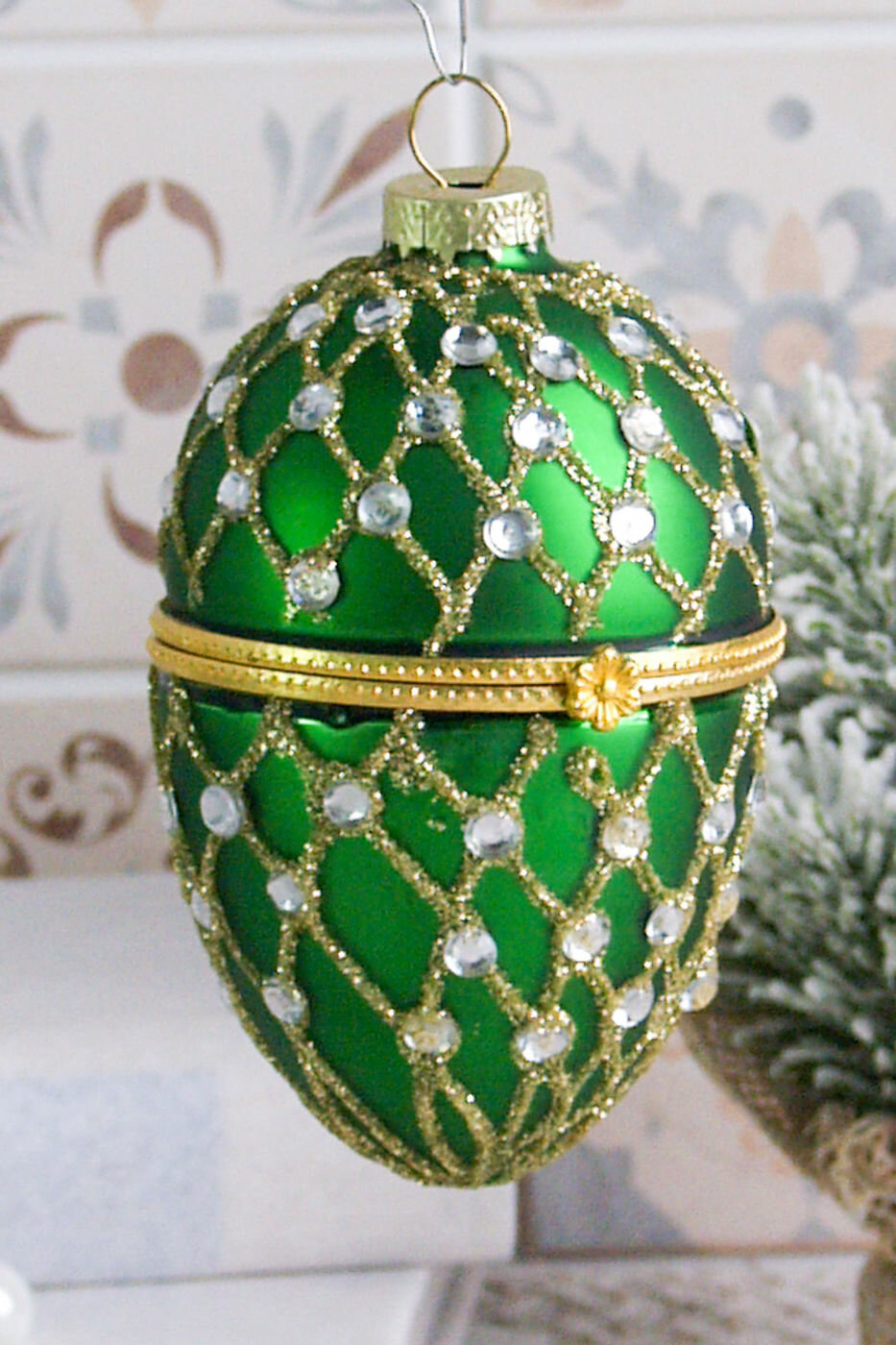 Ёлочное украшение шкатулка фаберже - золотая сеточка, изумрудная, стекло, 9 см, Goodwill P28607-1