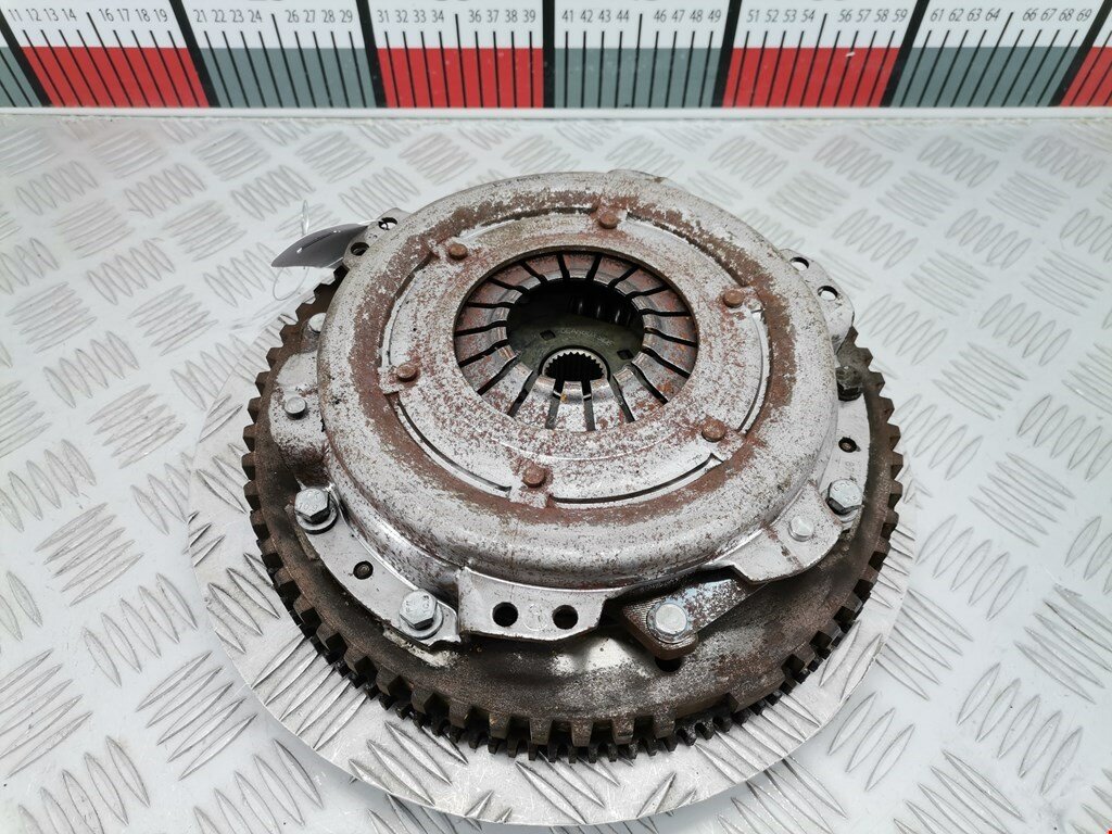 Маховик (демпфер сцепления) Renault Clio 3 8200498703 арт. 1968300