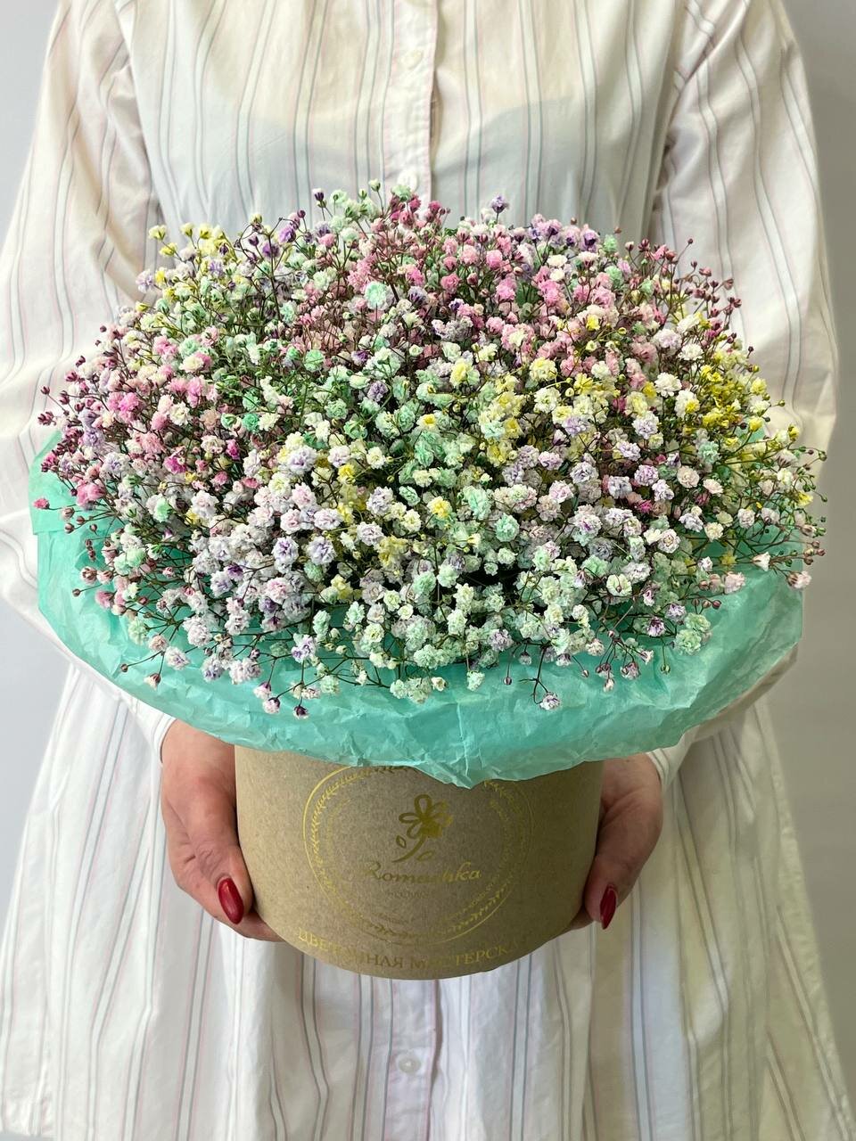 Коробка из радужной гипсофилы «Единорожка» - M (до 35 см)