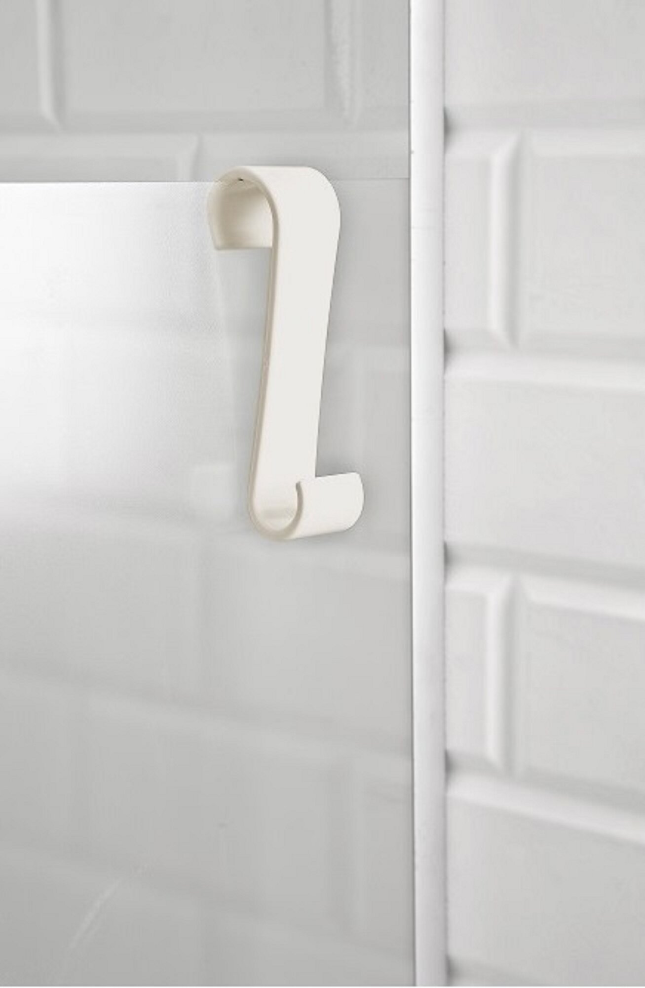 Крючок для ванной и душевой кабины S-образный, бежевый, пластик