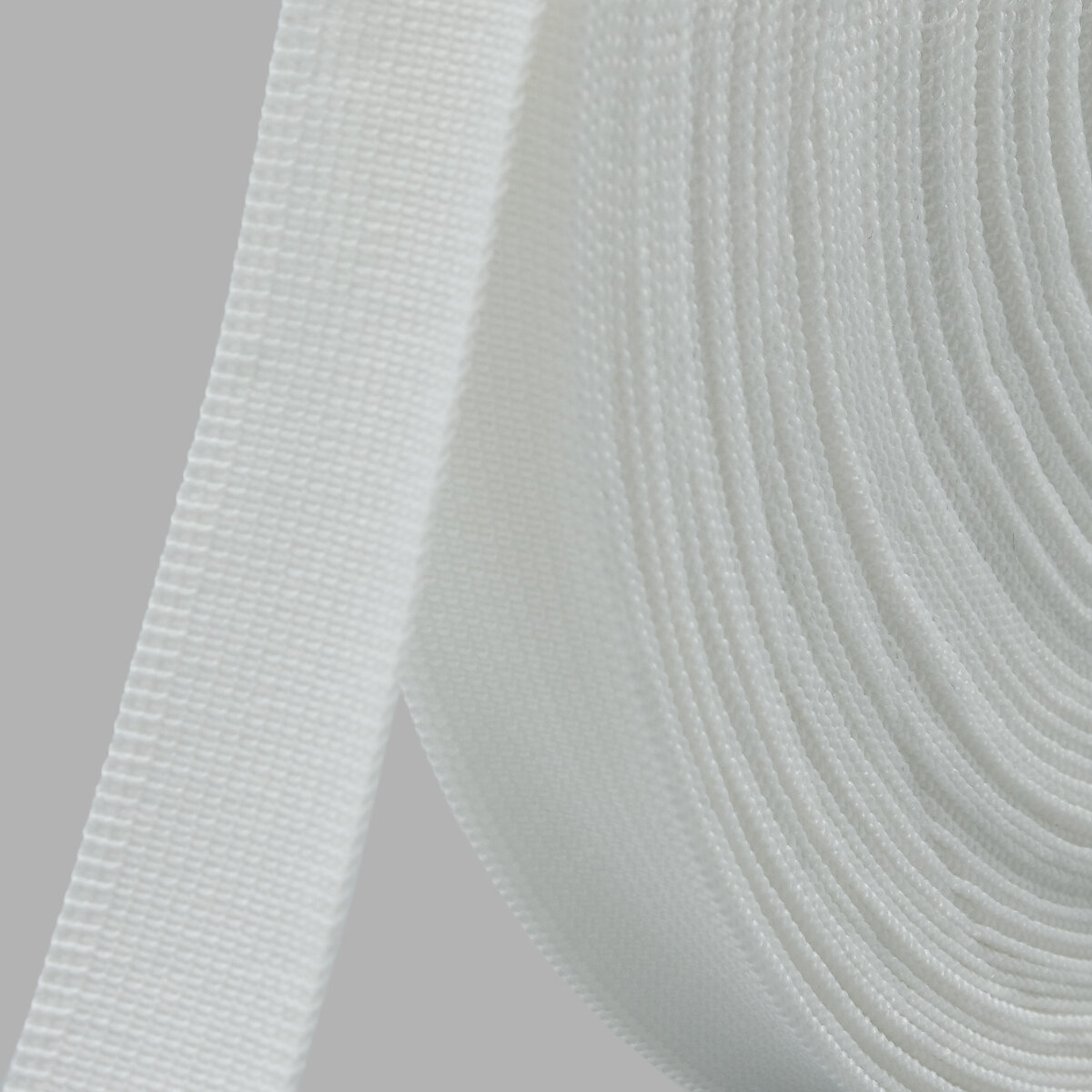 Тесьма окантовочная для шитья "Лента", 1,8-2 см*30 м, белая, 4,3 г/м