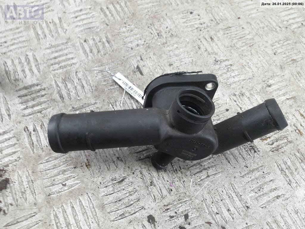 Фланец (тройник) системы охлаждения Volkswagen Golf-4