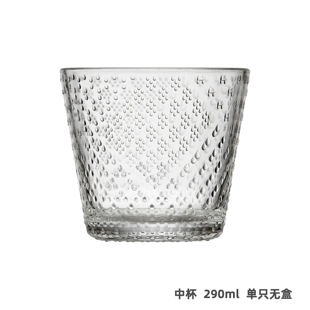 Финская серия Iittala Tundra воспроизводит дизайн стеклянных чашек и тарелок Oiva Toikka 1970 года. Прозрачная чашка