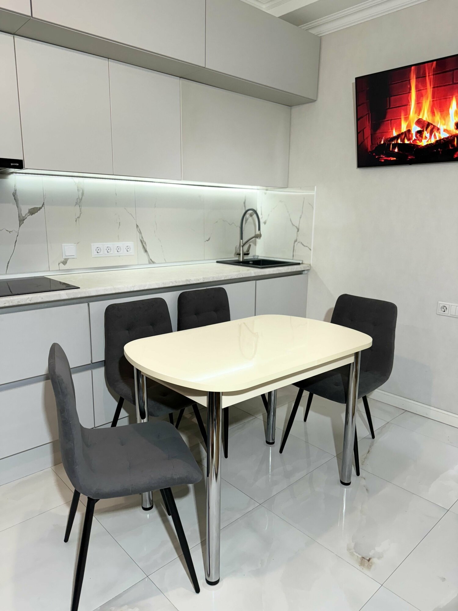 Кухонный стол и стулья Обеденная группа