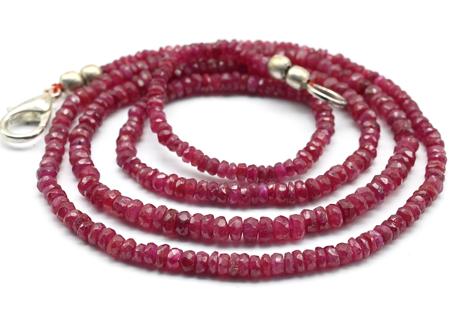 Бусы, корунд