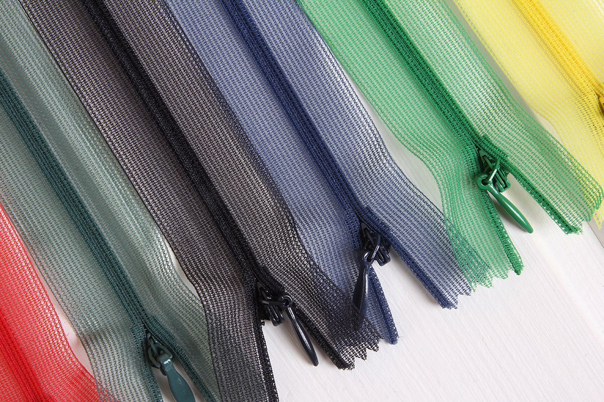 Gamma G010S-IW54 потайная спиральная молния 25 см на сетчатой тесьме пластик для тканей цвет черный №310