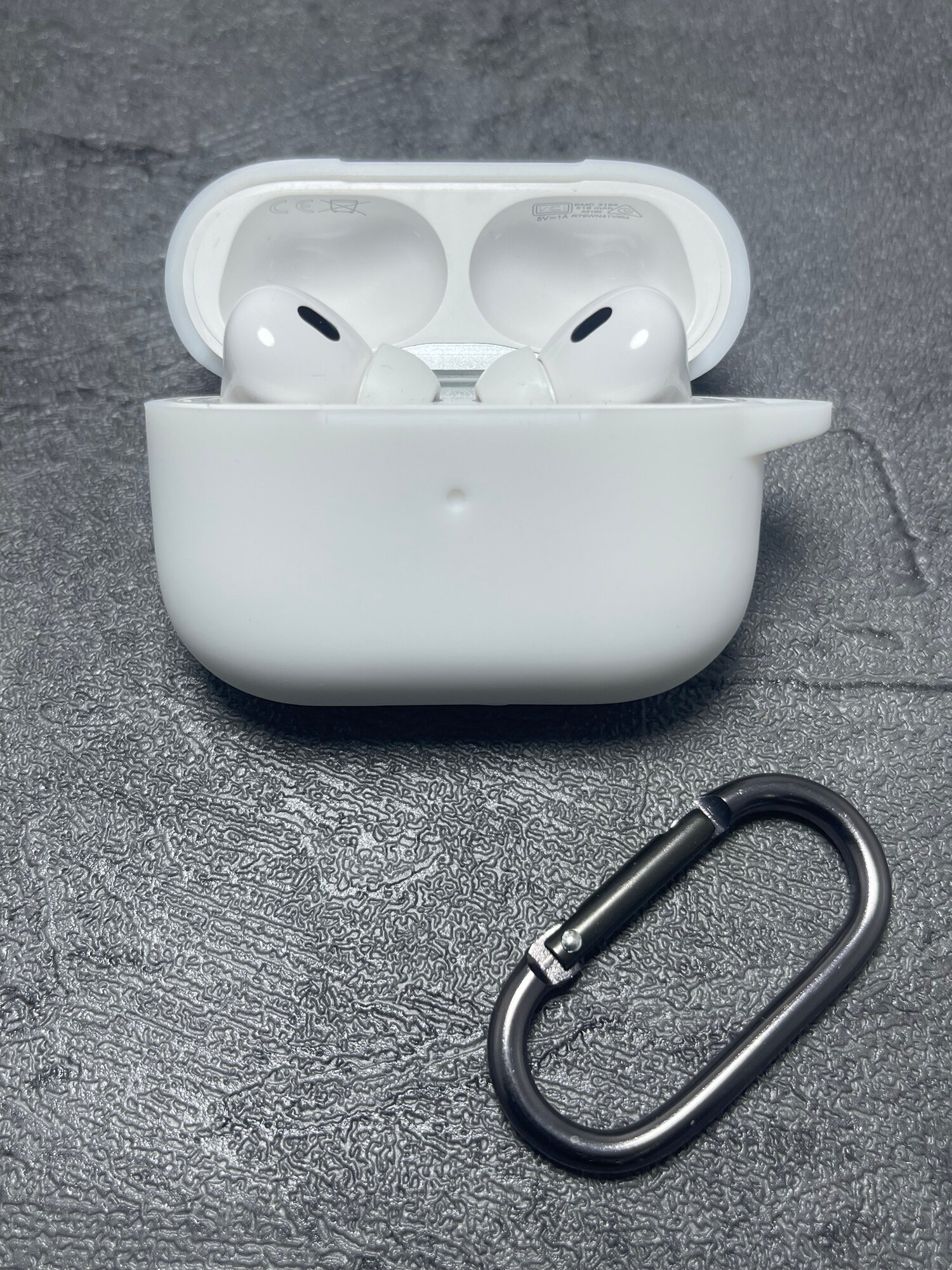Ультратонкий чехол для Apple AirPods Pro 2 , силиконовый кейс с карабином для беспроводных наушников Эпл Аирподс Про 2 из гибкого силикона