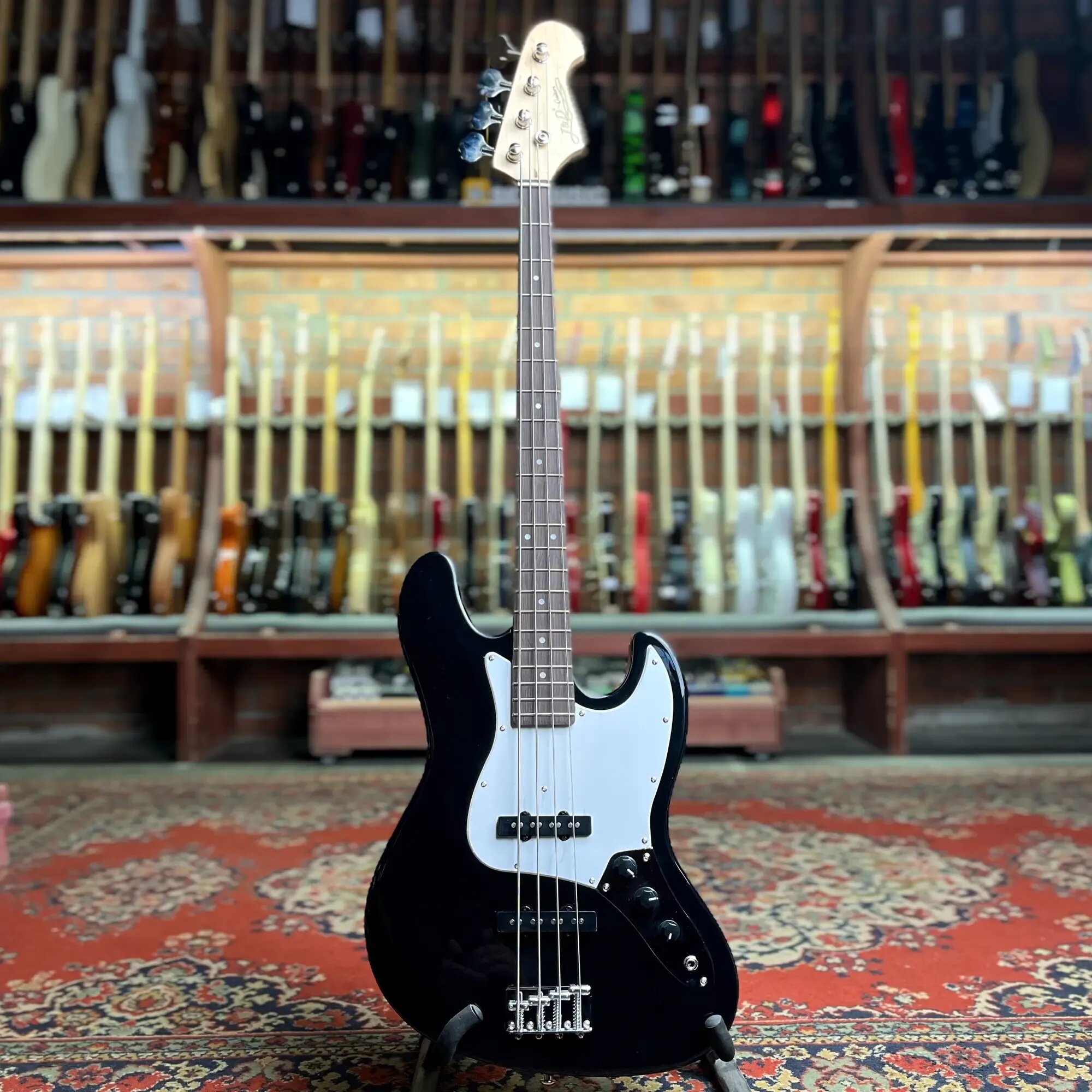 Бас-гитара J&D Guitars JB Jazz Bass Black — фото 1