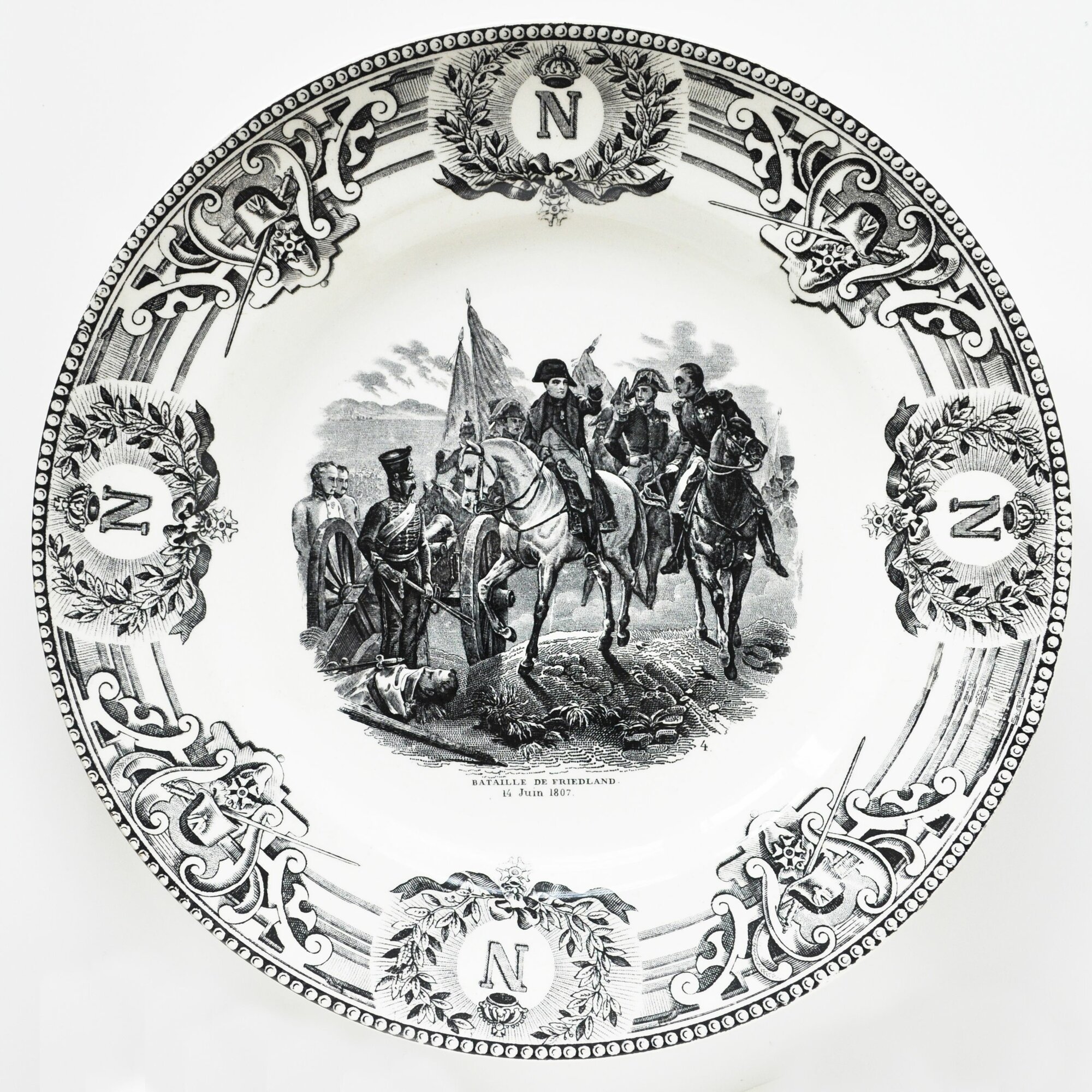 Винтаж. Коллекционная сюжетная тарелка с изображением гравюры Ораса Верне "La Bataille de Friedland, 14 juin 1807" (Фридландское сражение). Фарфор, деколь. Boch Freres La Louviere, Бельгия.