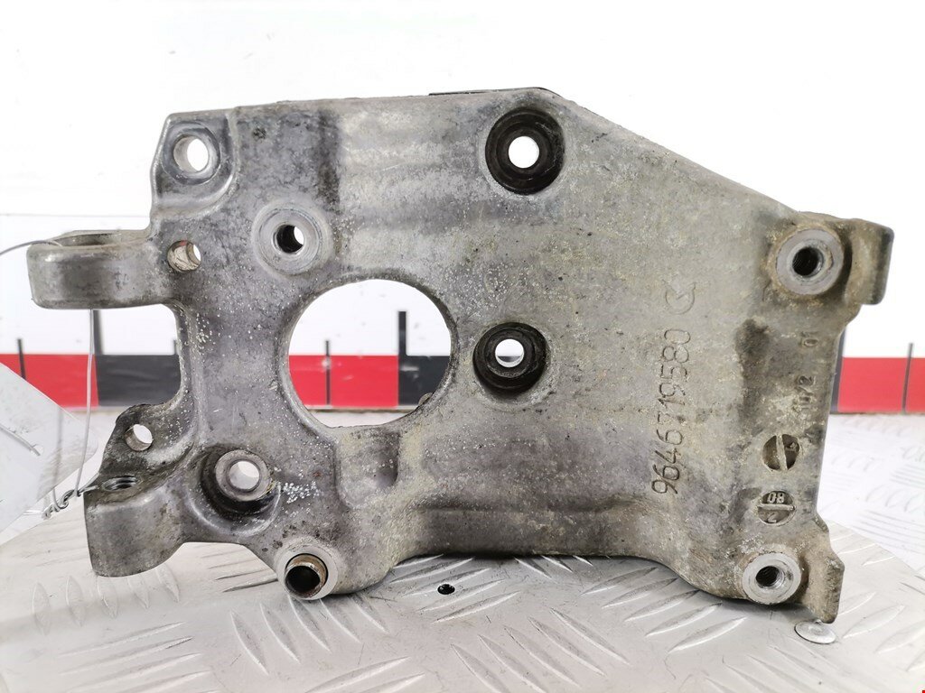 Кронштейн кондиционера Ford Focus 2 1754150 арт. 1510332