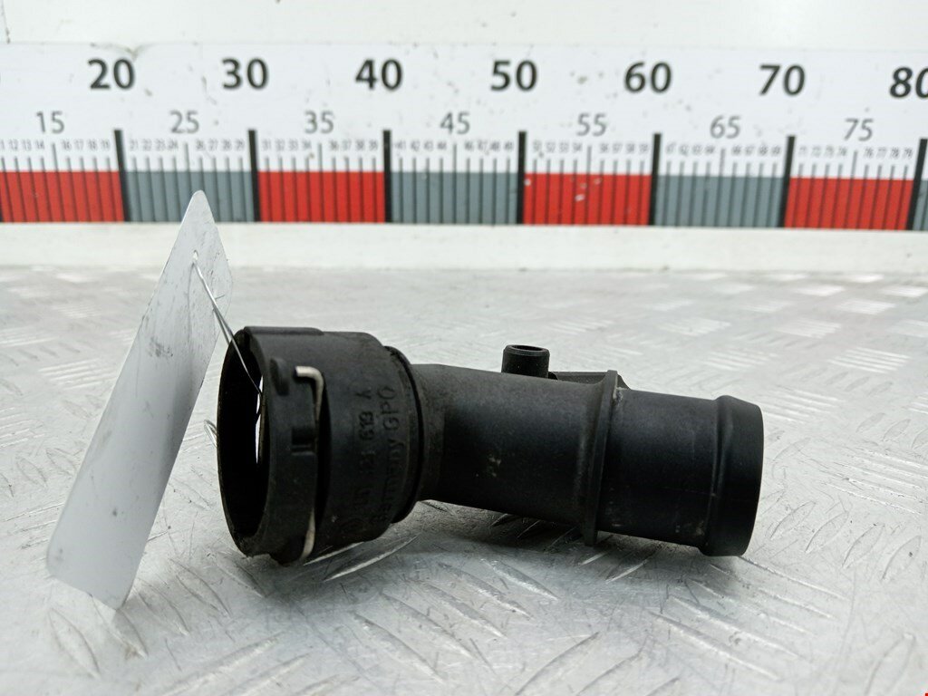 Фланец (штуцер системы охлаждения тройник) Volkswagen Golf 4 6Q0122291F арт. 1852125