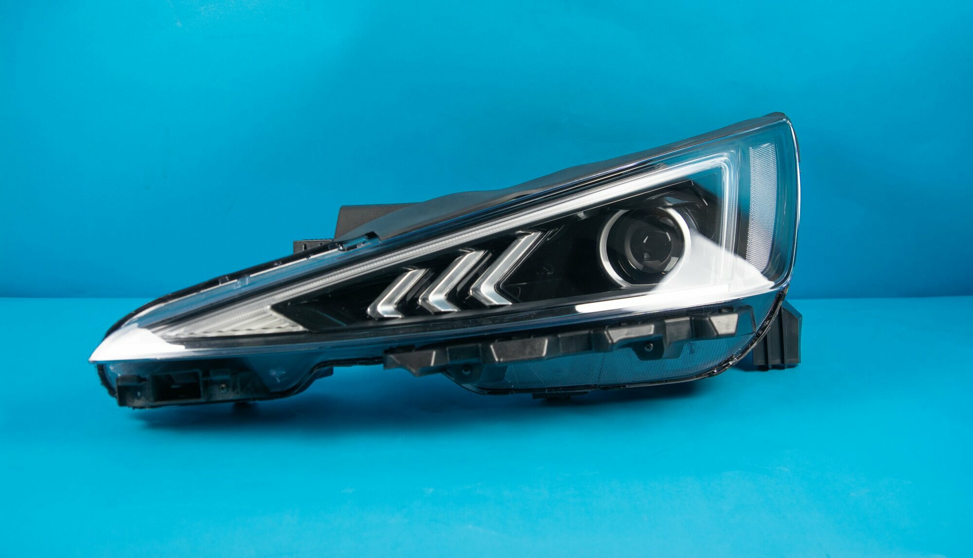 Фара Hyundai Elantra AD Хендай Элантра VI поколения, года 2018-2020 LED, ДХО, дневные ходовые огни светодиодные, 1 линза, 1 шт, ближний дальний свет галогенная передняя левая