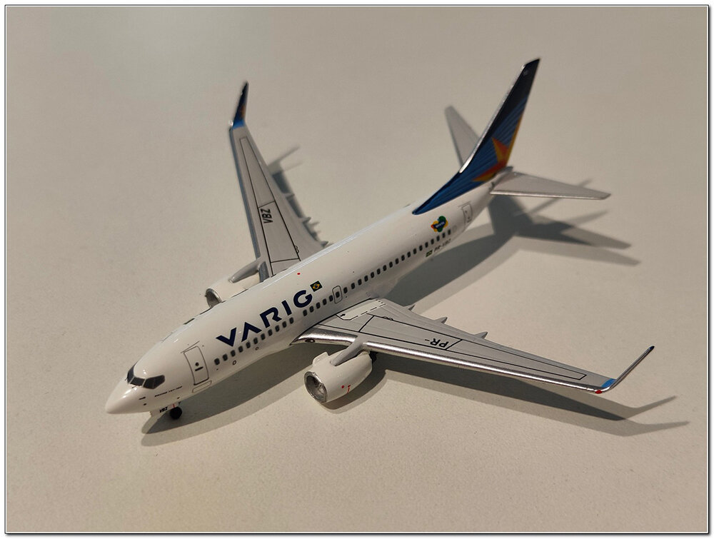 Модель коллекционная AEROCLASSICS Boeing b 737-300 varig pr-vbz (длина 8,40 см)