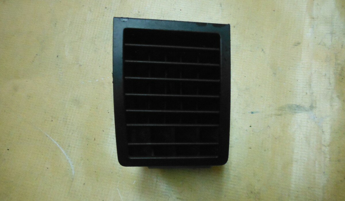 Дефлектор воздушный Touareg I Volkswagen 7L6819703D