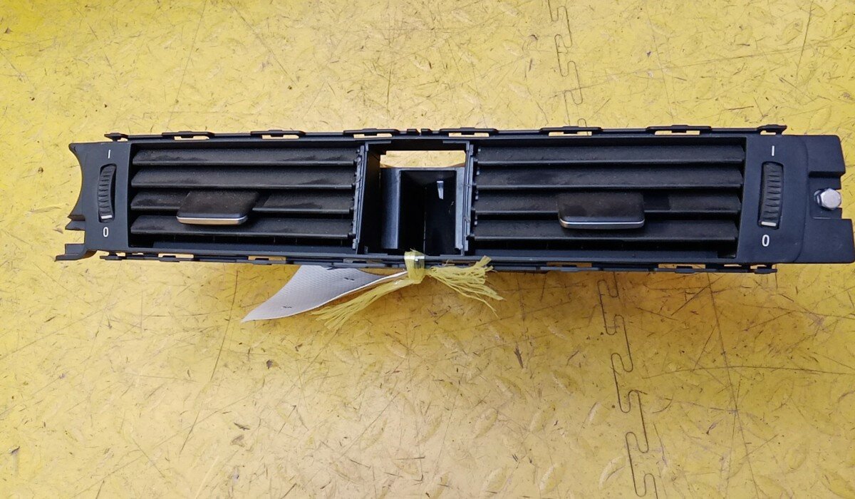 Дефлектор воздушный 3-серия E90,91,92,93 BMW 64229130458