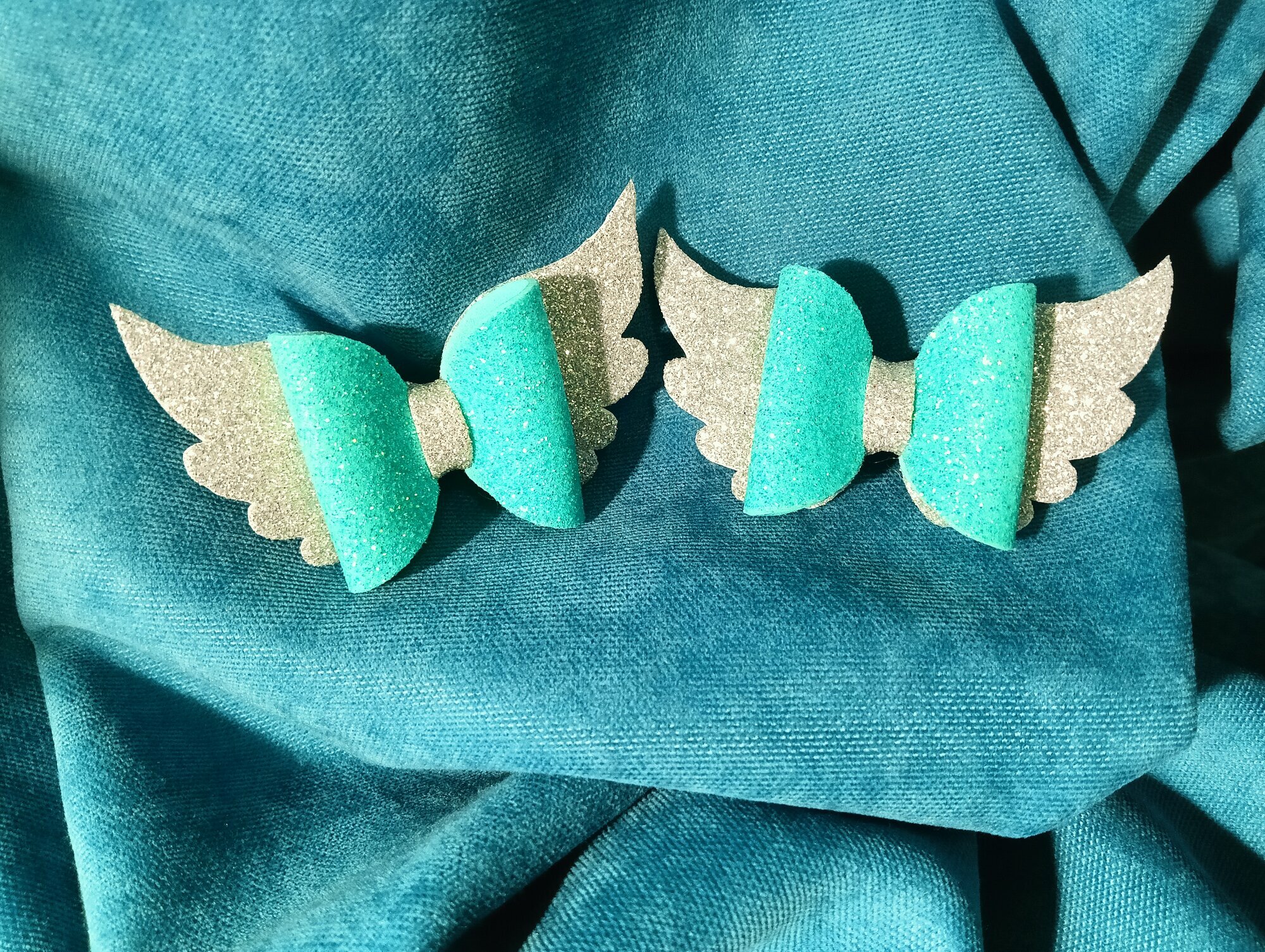 Заколка для волос, бант для волос, бант на заколке, резинка для волос из глитерного фоамирана, ручная, авторская работа