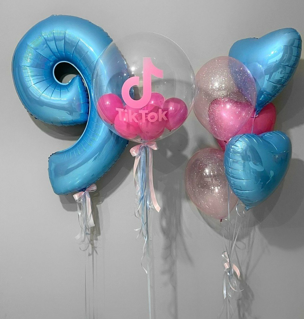 Красивая яркая композиция шаров "Tik Tok" с шариками внутри