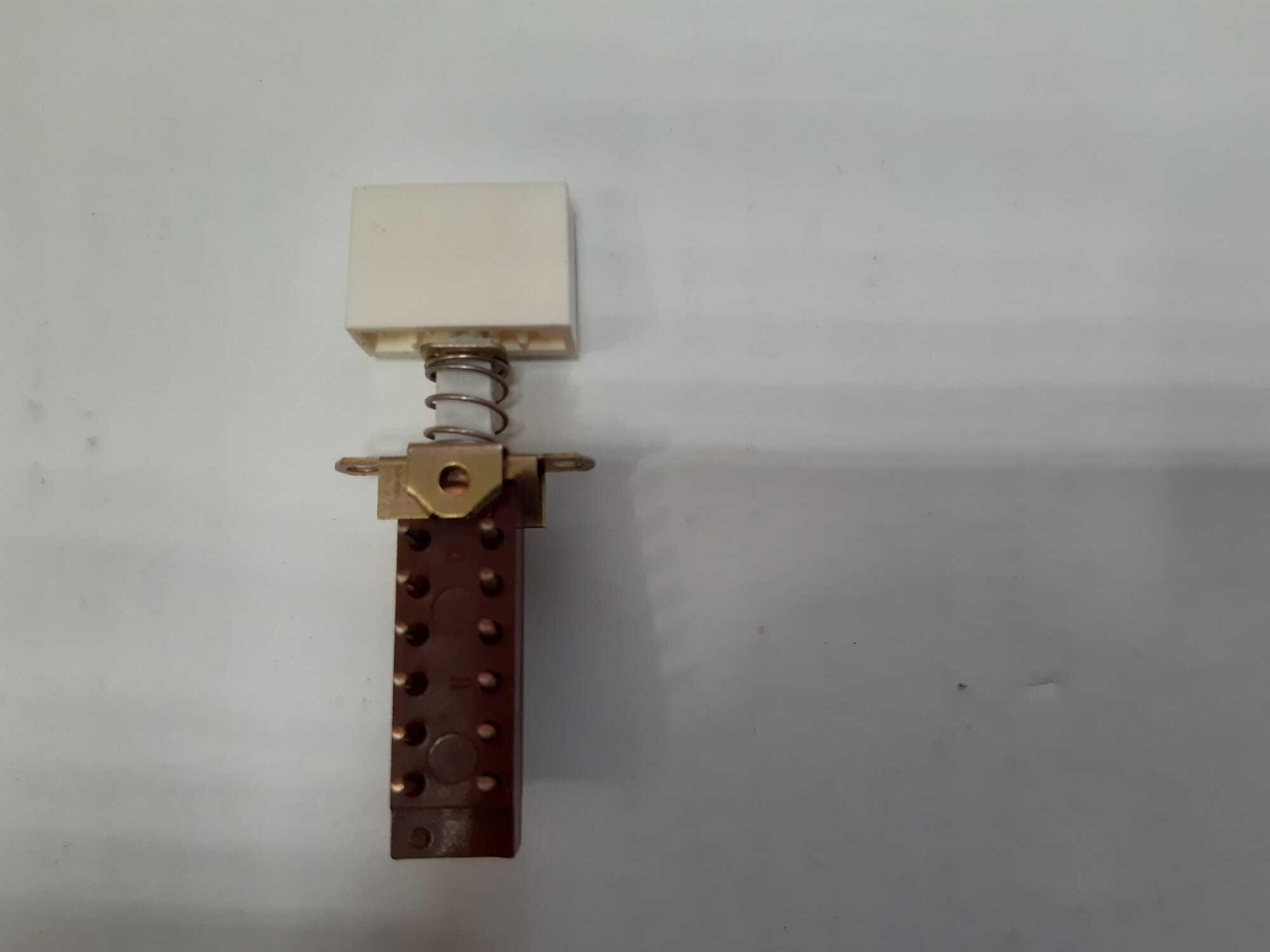 Переключатель П2К -(1) с фиксацией (комплект 2 штуки)