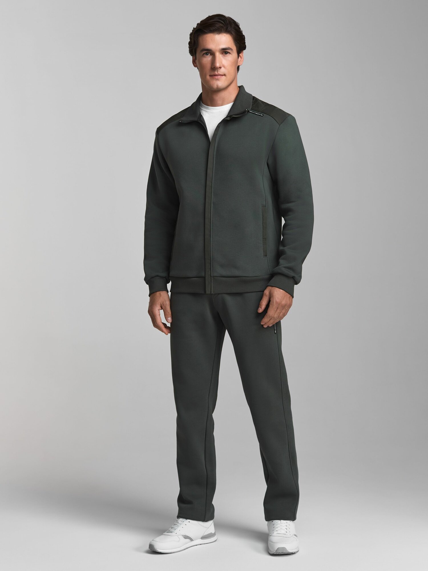 Костюм спортивный