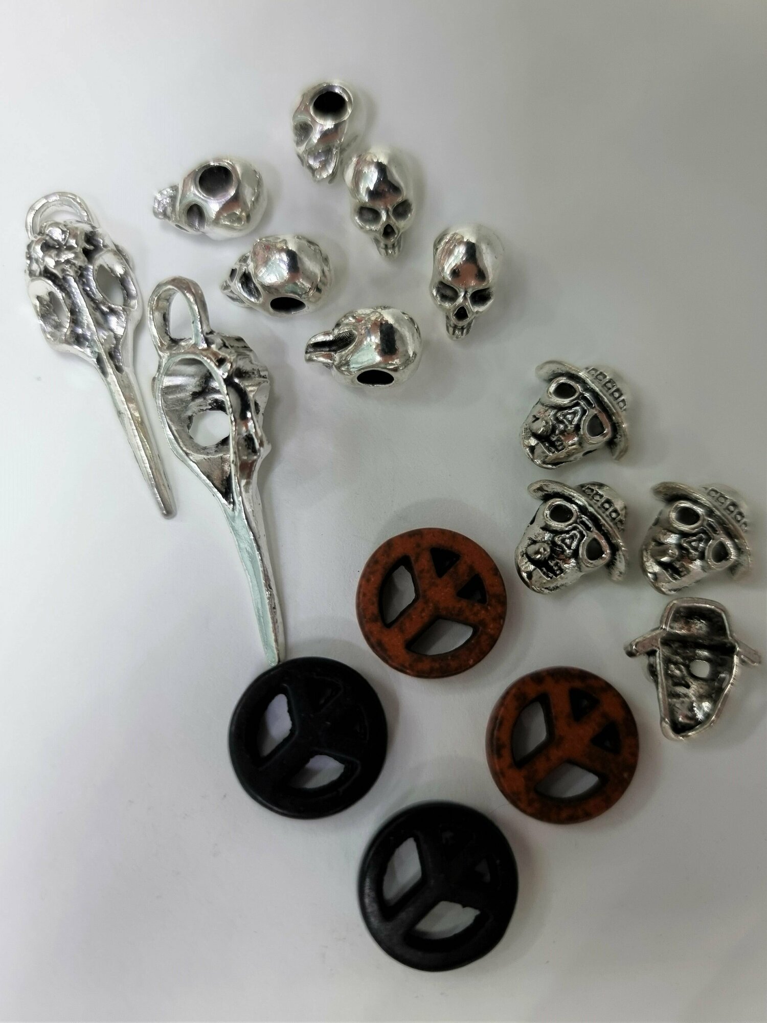 Набор бусин "Череп №1"Цвет серебро. 16 бусин.