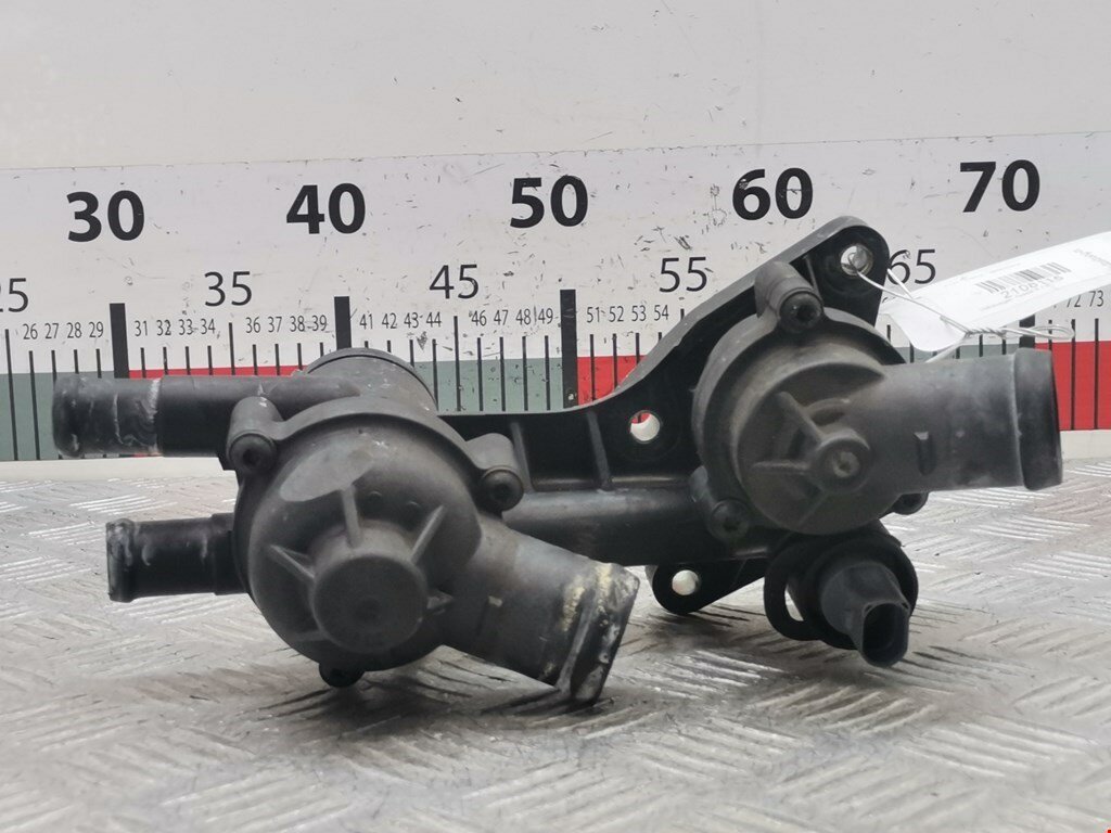 Корпус термостата Volkswagen Passat 6 03C121121C арт. 2108115