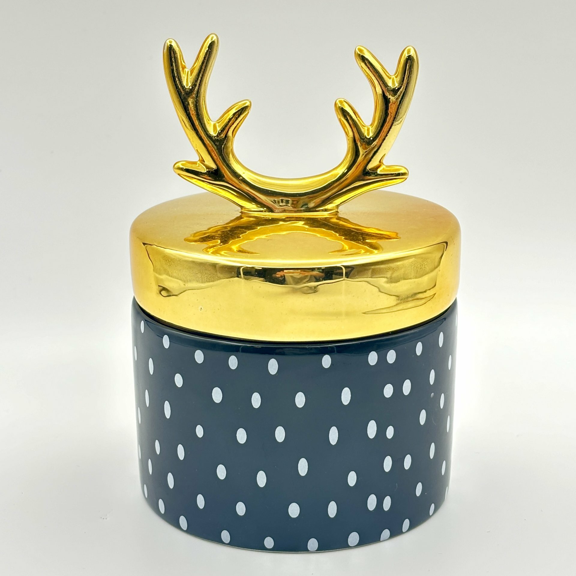 Шкатулка (бонбоньерка), фарфор, золочение, Европа, 2000-2020 гг.