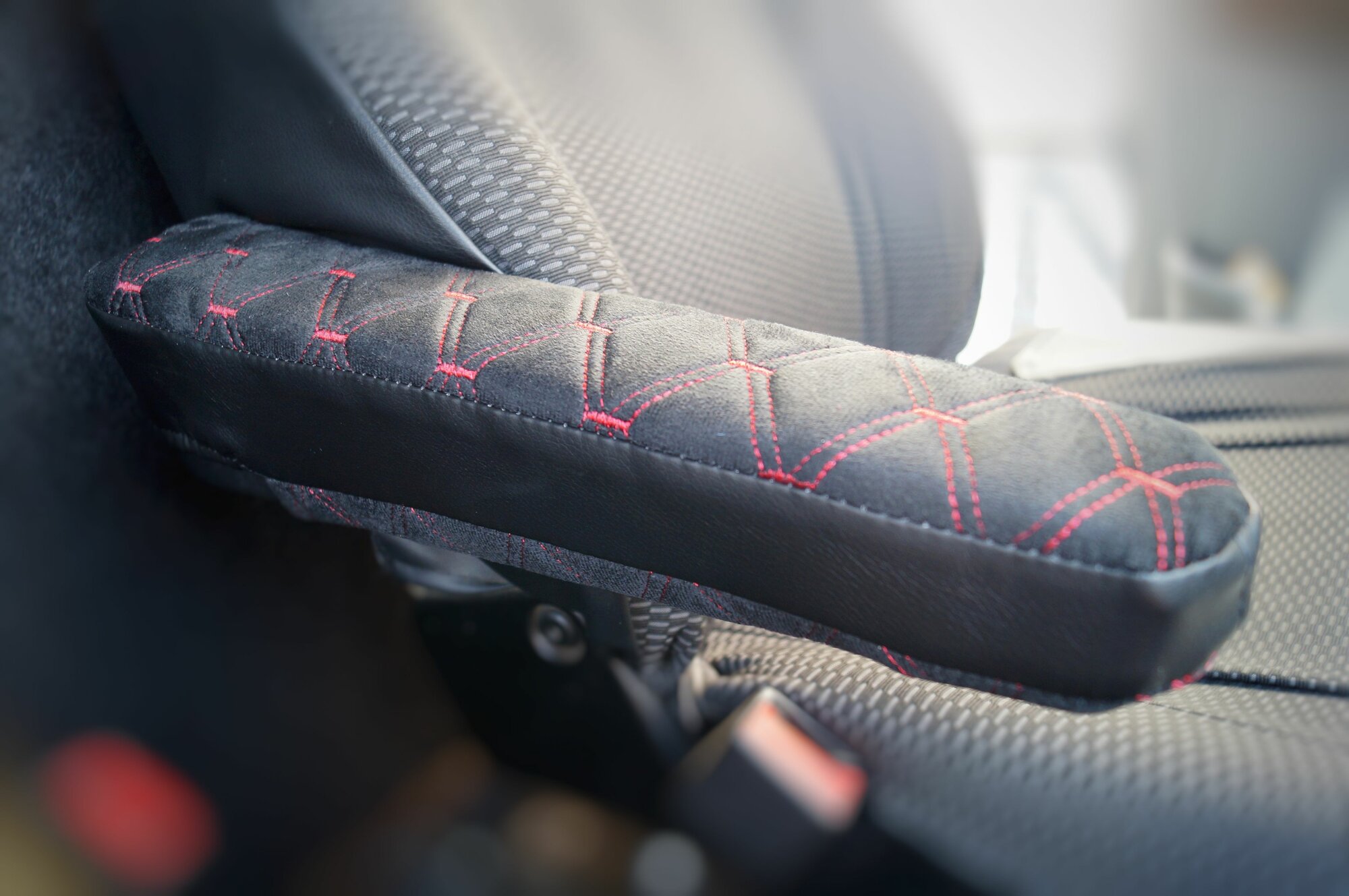 Чехол подлокотника для автомобиля ГНекст, алькантара