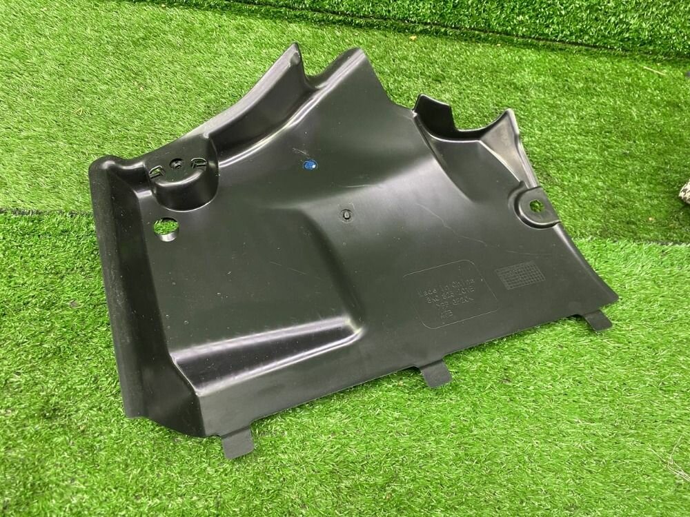 Пластиковая защита днища левая Audi A4 B8 8K 7025 8K0825201E
