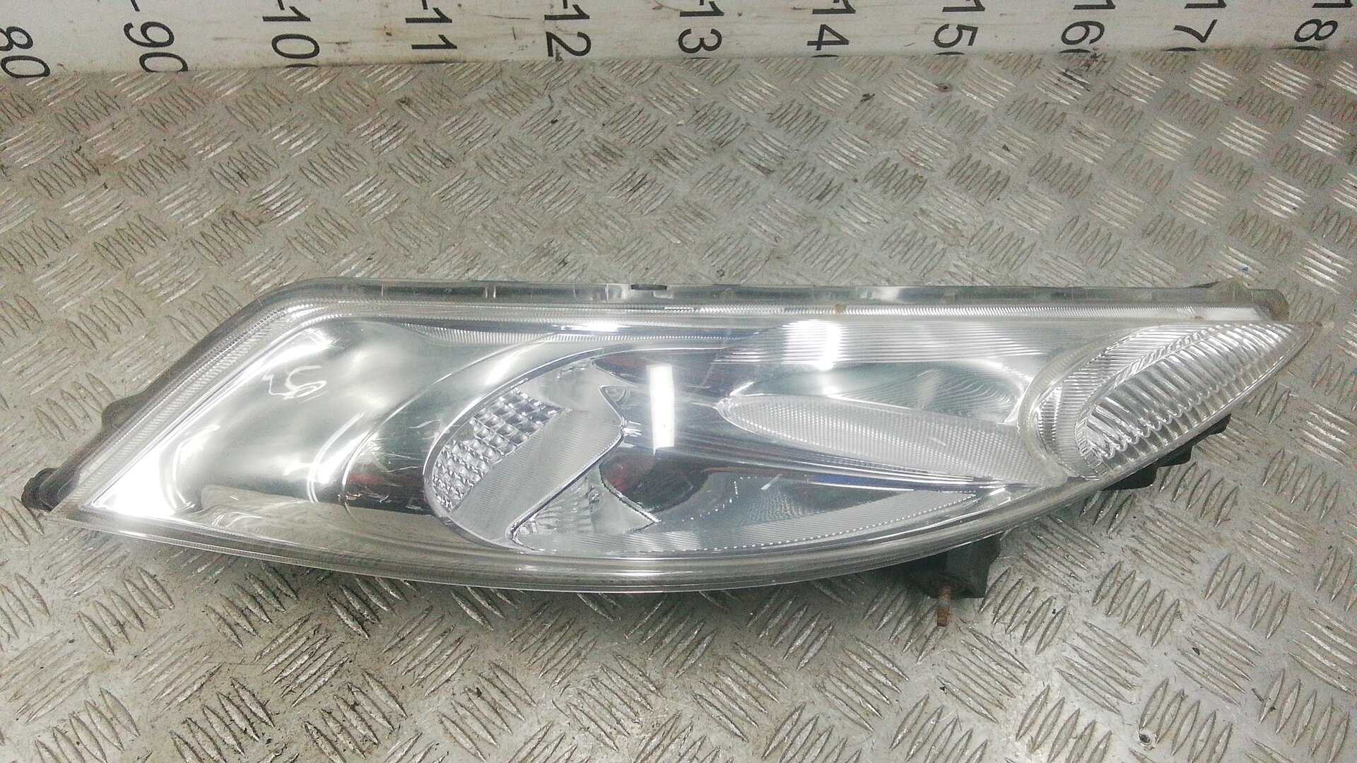 Фара правая NISSAN JUKE F15, Номер 261201KL0B