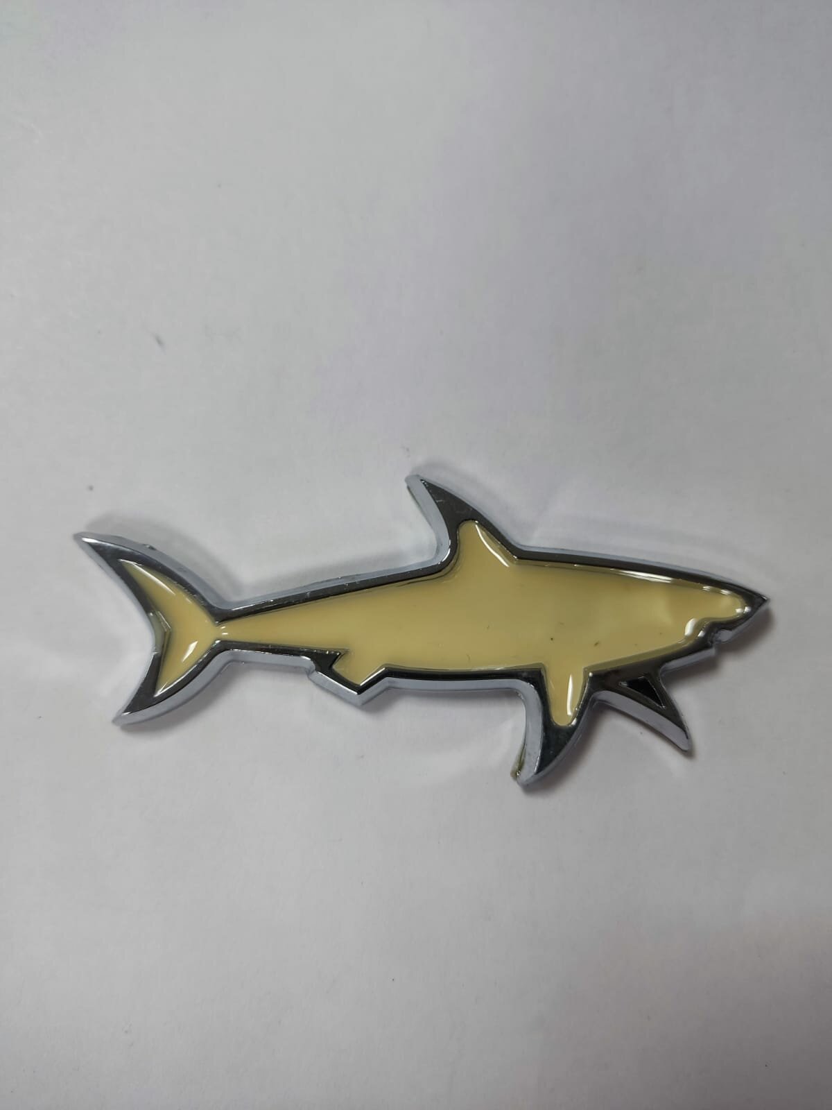 Эмблема Шильдик Акула (белая)7.5см.