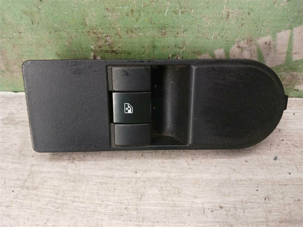 Кнопка стеклоподъемника Opel Astra H / Family 2004 >