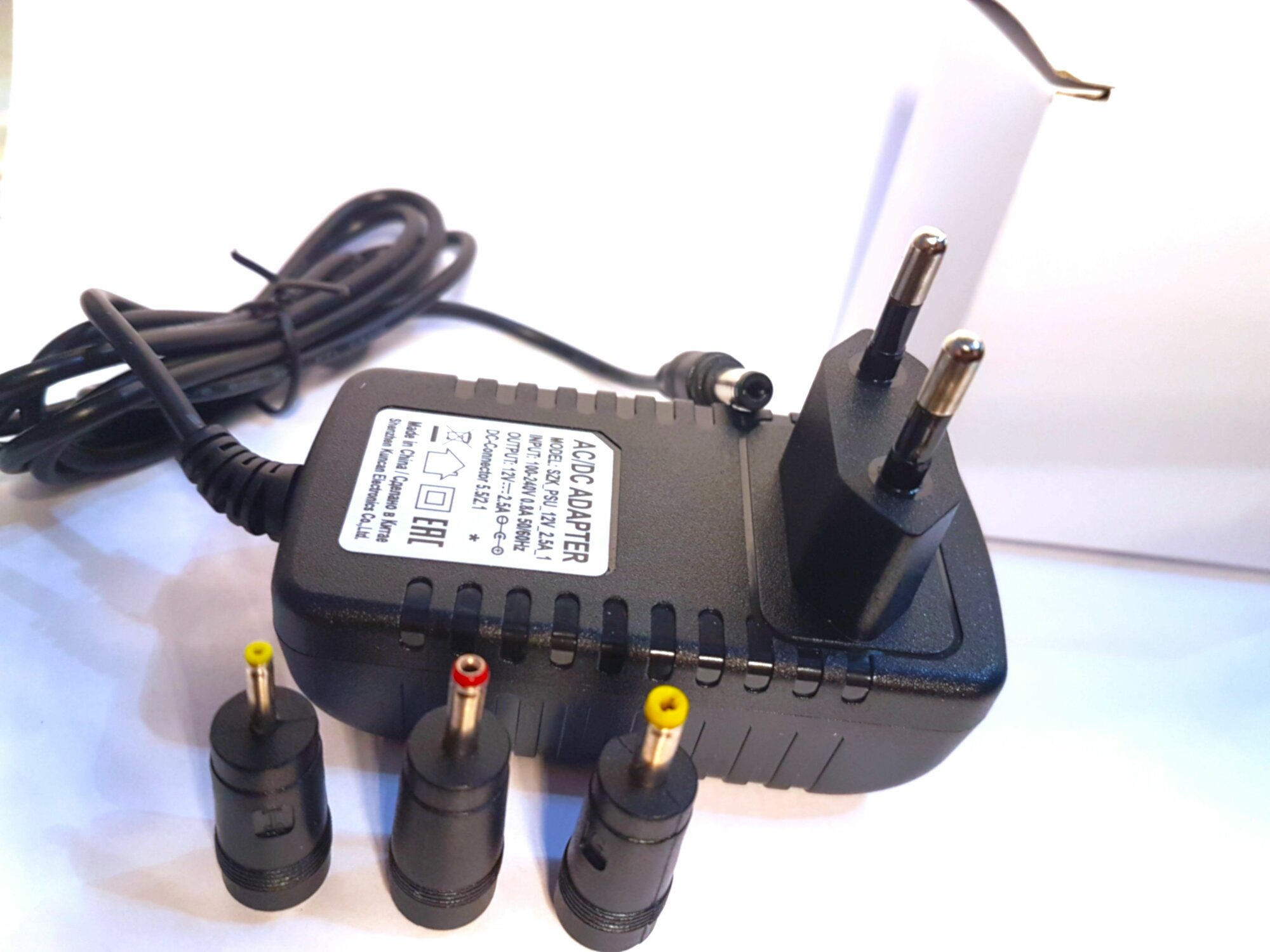 Блок питания A/D 12v 2,5a (12В 2,5А) стабилизированный. Штекер 5,5 х 2,1. комплект насадок 3 шт.