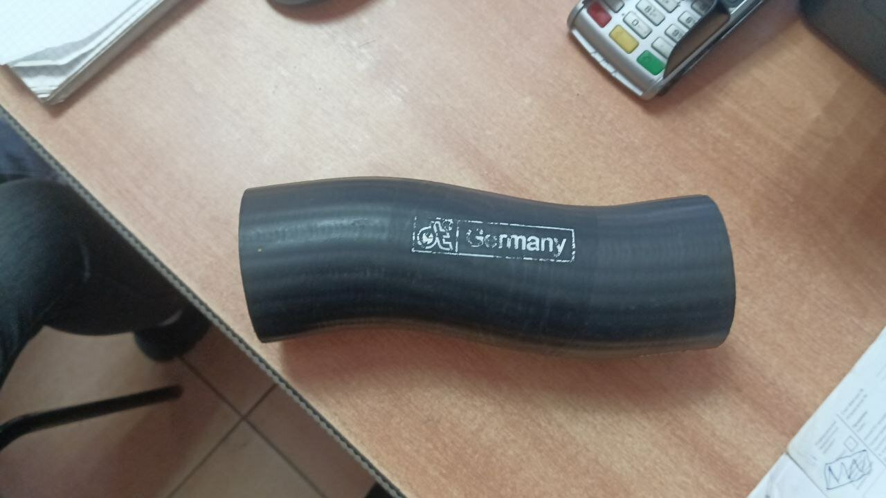 DT SPARE PARTS 4.80421 Патрубок системы охлаждения MB Actros
