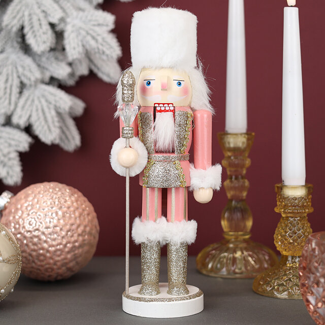 Новогодняя фигурка Бравый Щелкунчик в розовом камзоле 25 см, Kaemingk, 551206-2