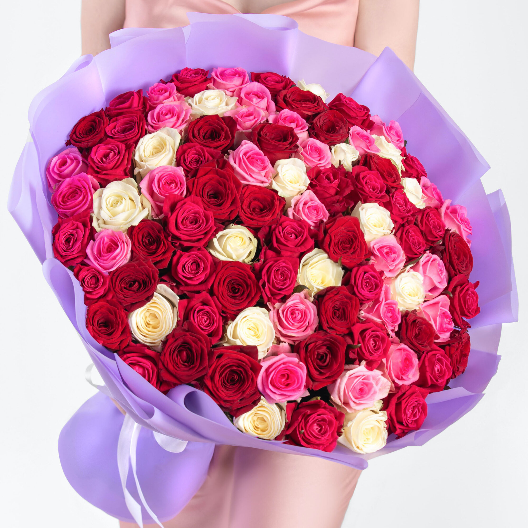Букет Мегацвет24 "101 роза Микс", 101 цветок, высота 50см, дизайнерская упаковка