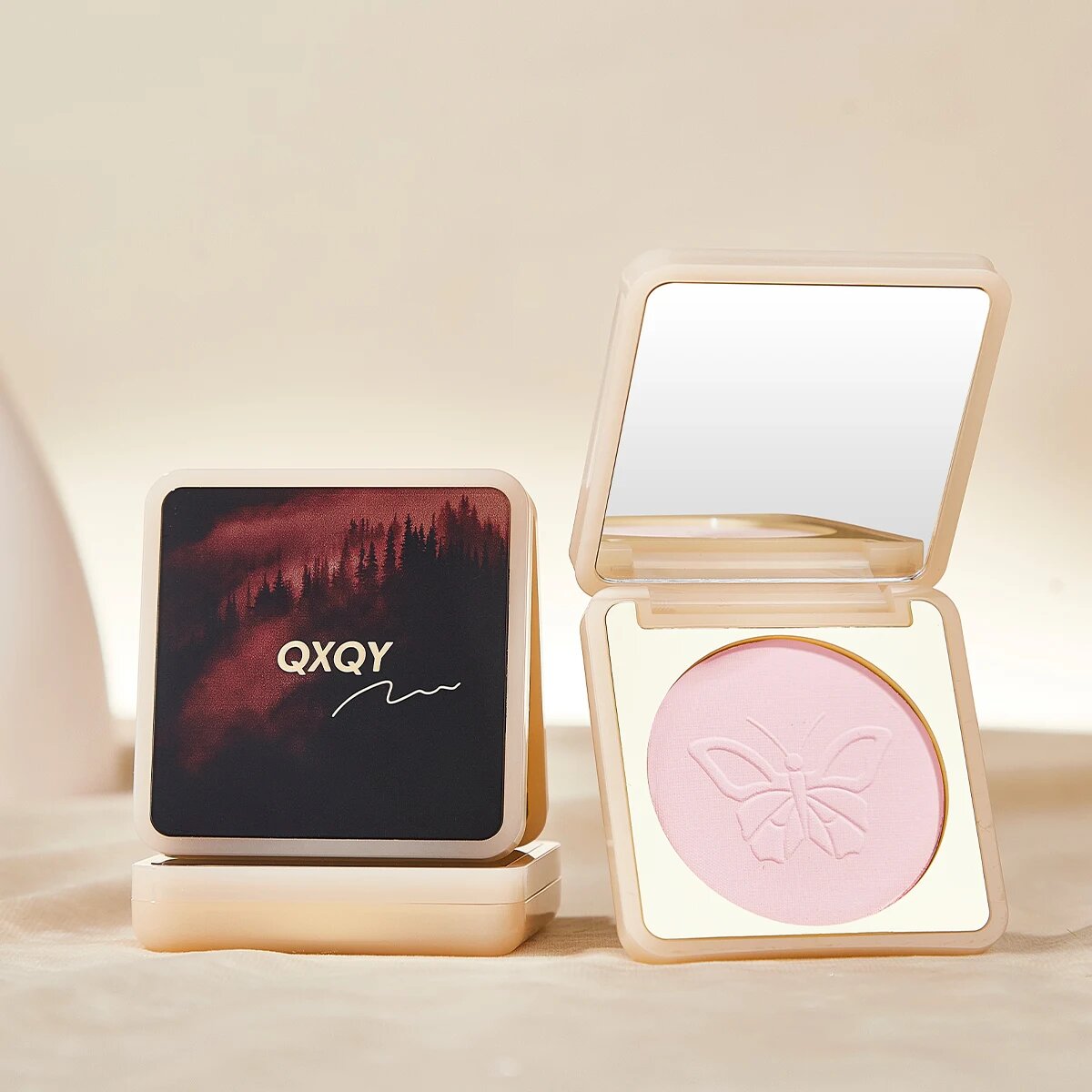 Прессованная пудра-хайлайтер сияющего розового цвета, шелковистая, нежная текстура, стойкий макияж, летящий, осветляет лицо