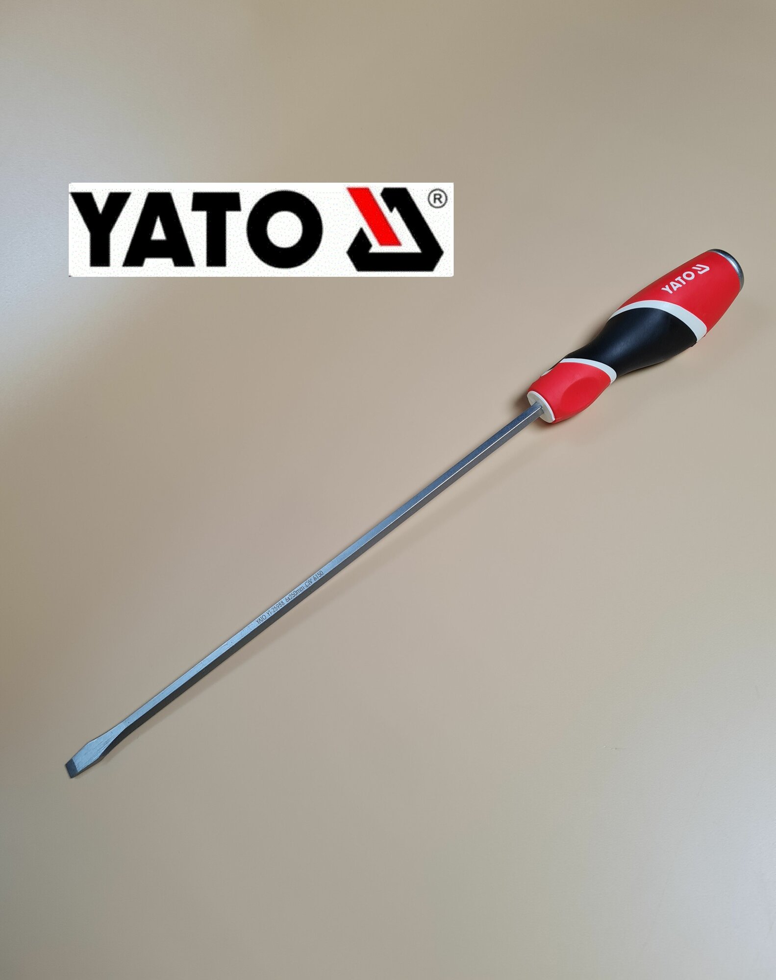 Шлицевая ударная отвертка YATO 6 х 250 мм YT-25988
