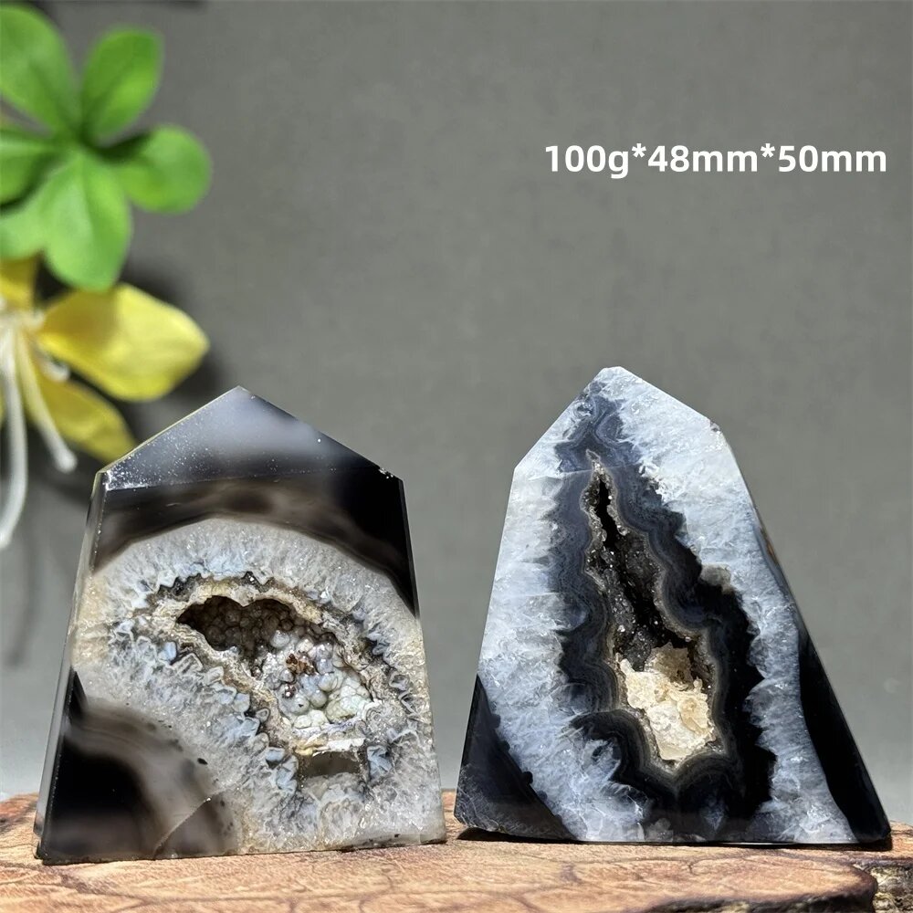 Черный агат, кристалл, обелиск