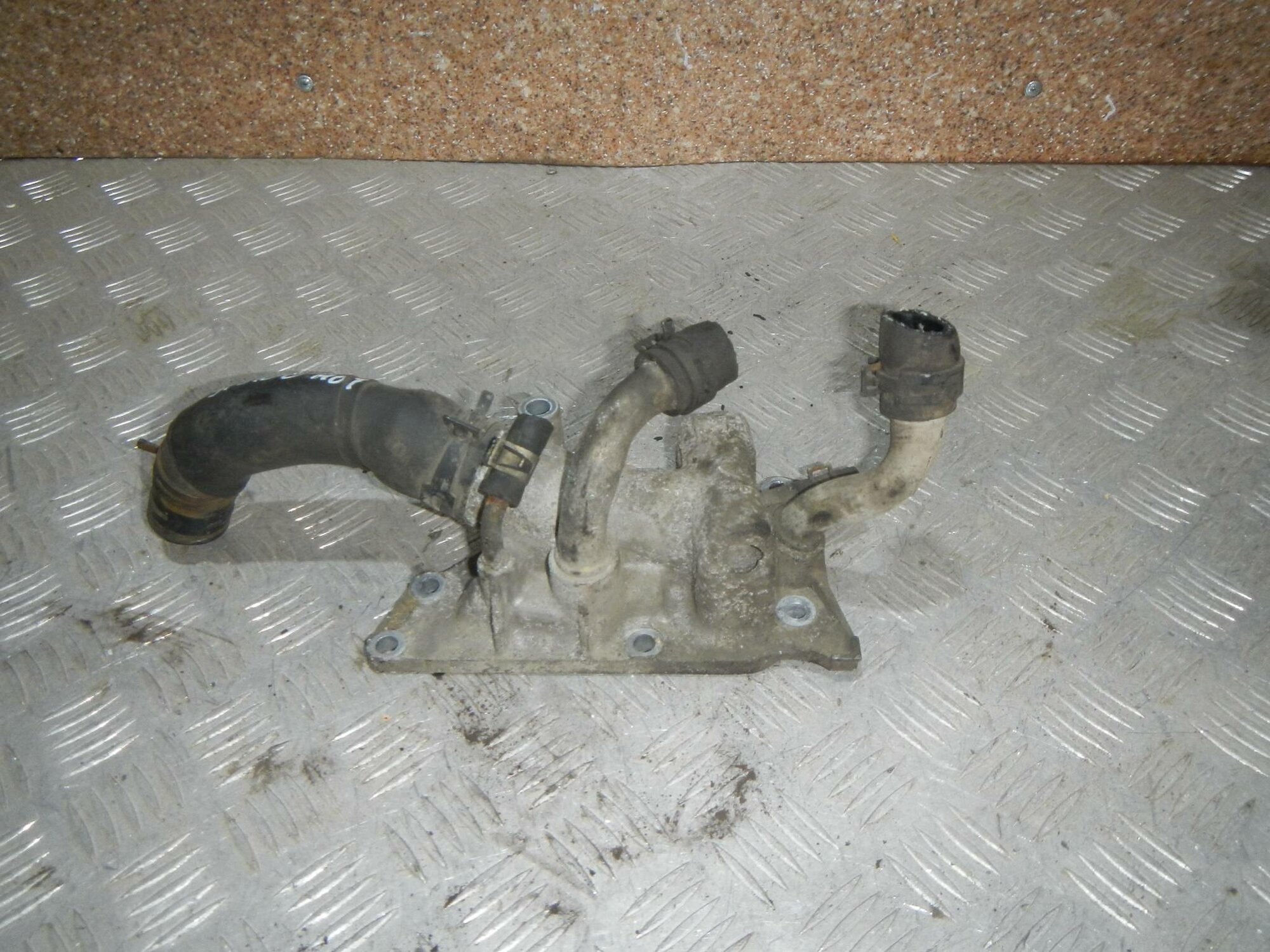 Б/У Фланец двигателя системы охлаждения, Nissan (Ниссан)-NOTE (E11) (06-) NISSAN NOTE (E11) (06-) HR16 1,6 Без повреждени...