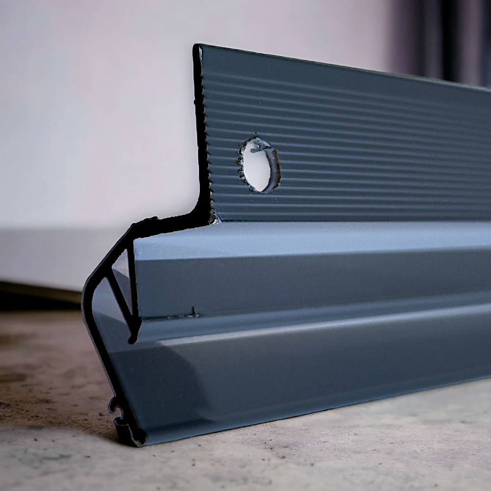 Профиль парящий 8406/FLY02 черный 2м (2шт по 1м)