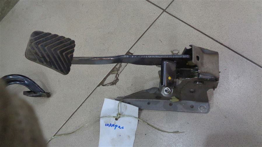 Педаль сцепления от Hyundai Solaris 2010-2017