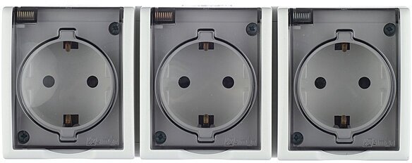 Розетка Simon 15 Aqua накладная белая со шторками с крышкой (1594447-030)