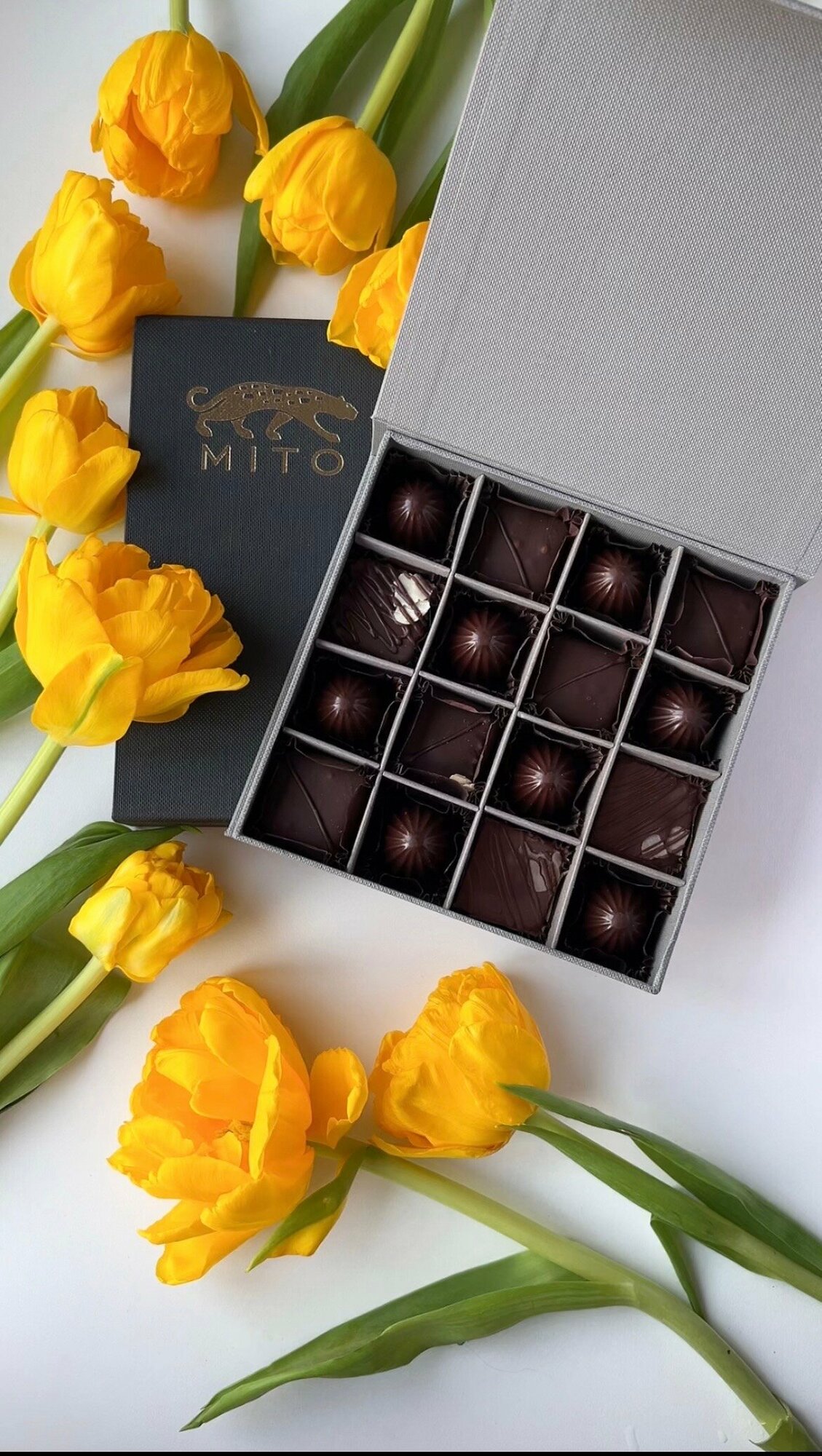 Подарочная коробка конфет на 8 марта, 16 шт (ручная работа Bean-to-bar)