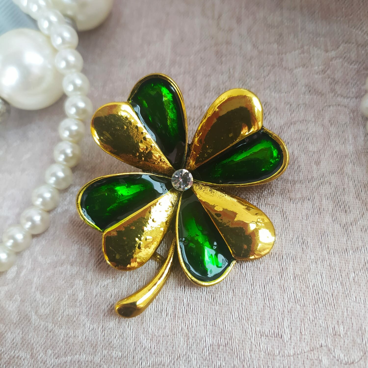 Брошь, эмаль, стразы